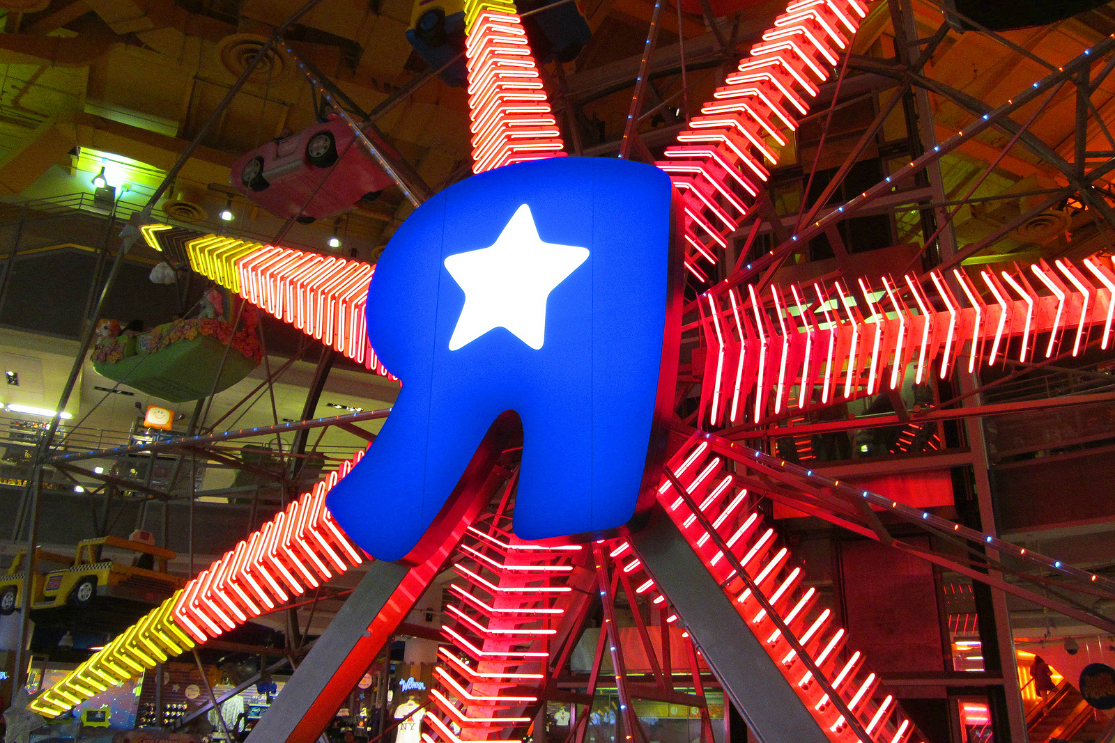 Today Is the End of an Era: Say Goodbye to Toys 'R' Us in Times Square ...