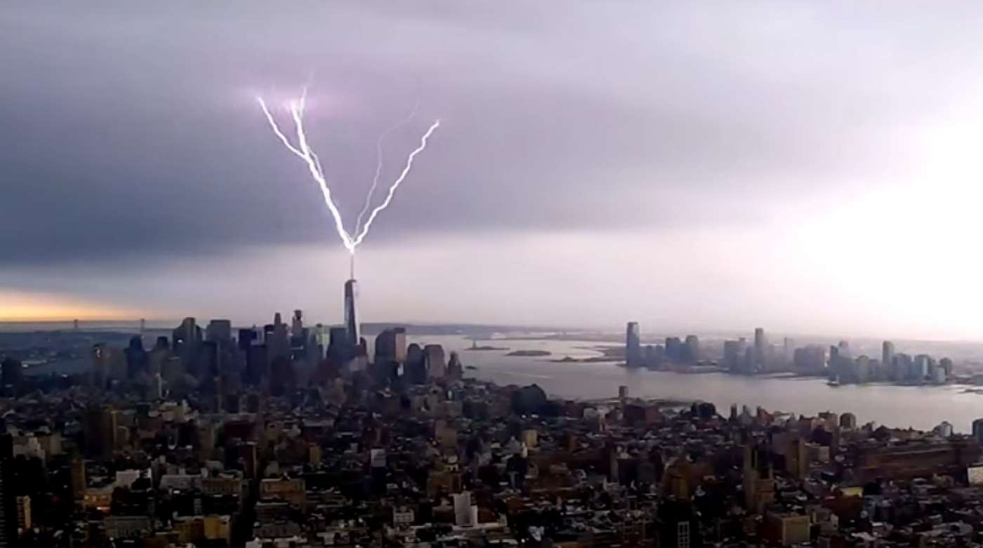 Watch Multiple Bolts of Lighting Strike One World Trade Center During ...