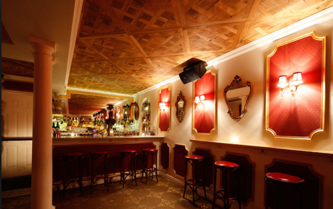 7 Best NYC Bars to Cozy Up to This November | spoiled NYC